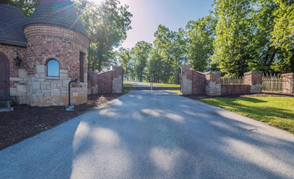 Cole Hamels Mansion - Missouri Legends